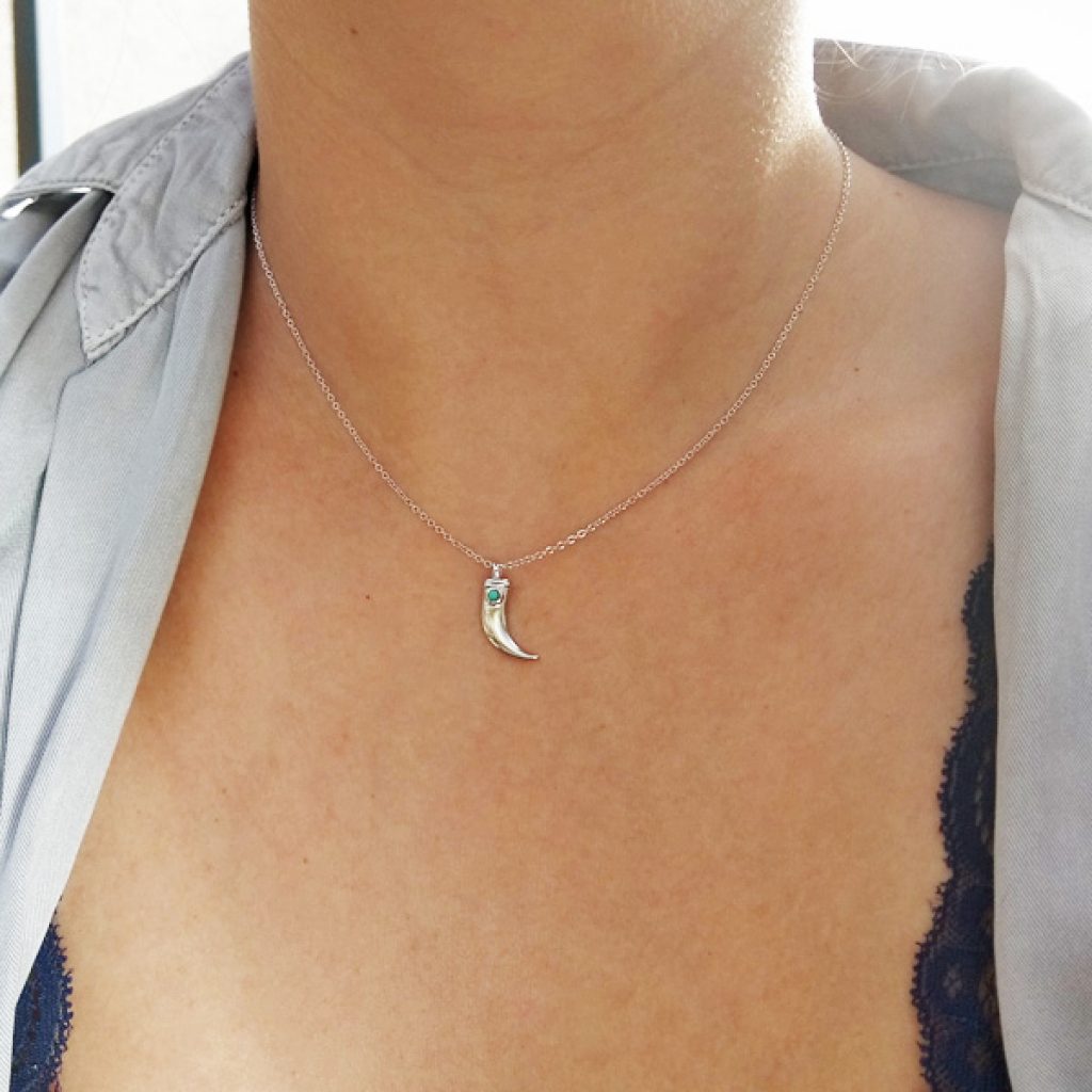 Choker colmillo piedra turquesa